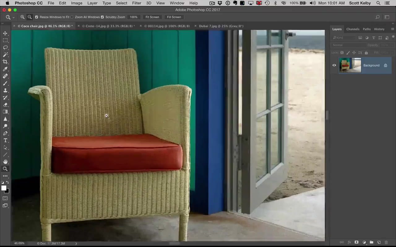 How to zoom in or out on an image - Quick Photoshop Tutorial